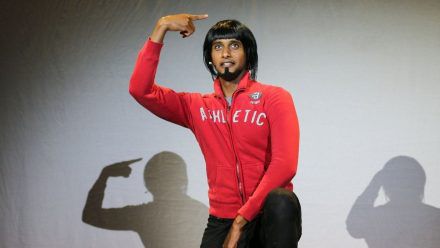 Fan-Liebling bei "LOL: Last One Laughing": Wer ist Teddy Teclebrhan?