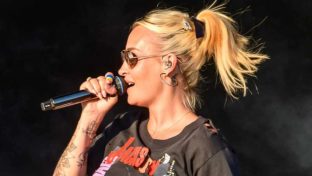 Sarah Connor im Patchwork-Paradies: Von Tyler bis Jax – Das sind alle ...